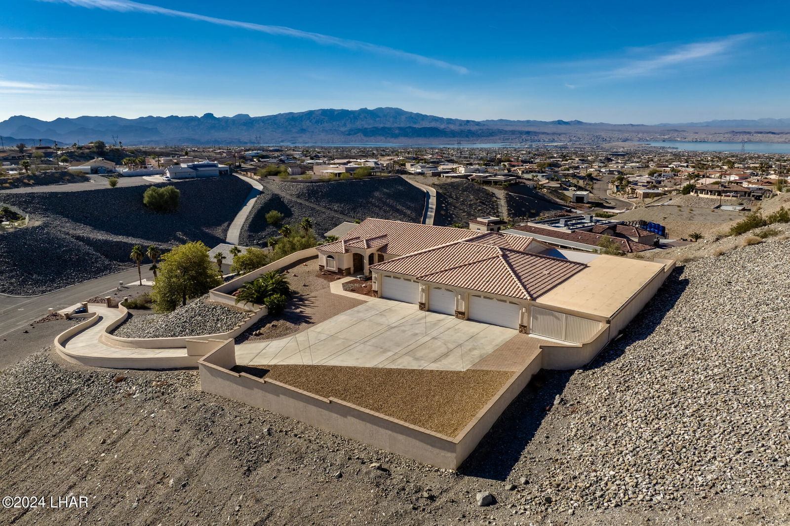 3481 Kicking Horse Dr, Lake Havasu City | MLS 1028894 | »» Call/Text: HavasuLew @ 928-846-6474