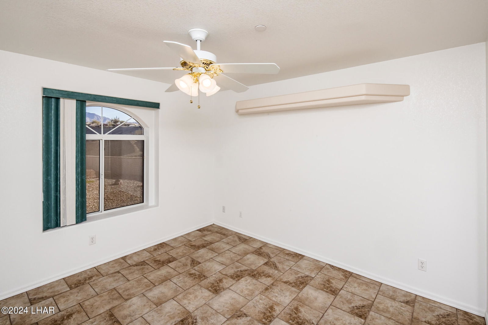 3481 Kicking Horse Dr, Lake Havasu City | MLS 1028894 | »» Call/Text: HavasuLew @ 928-846-6474