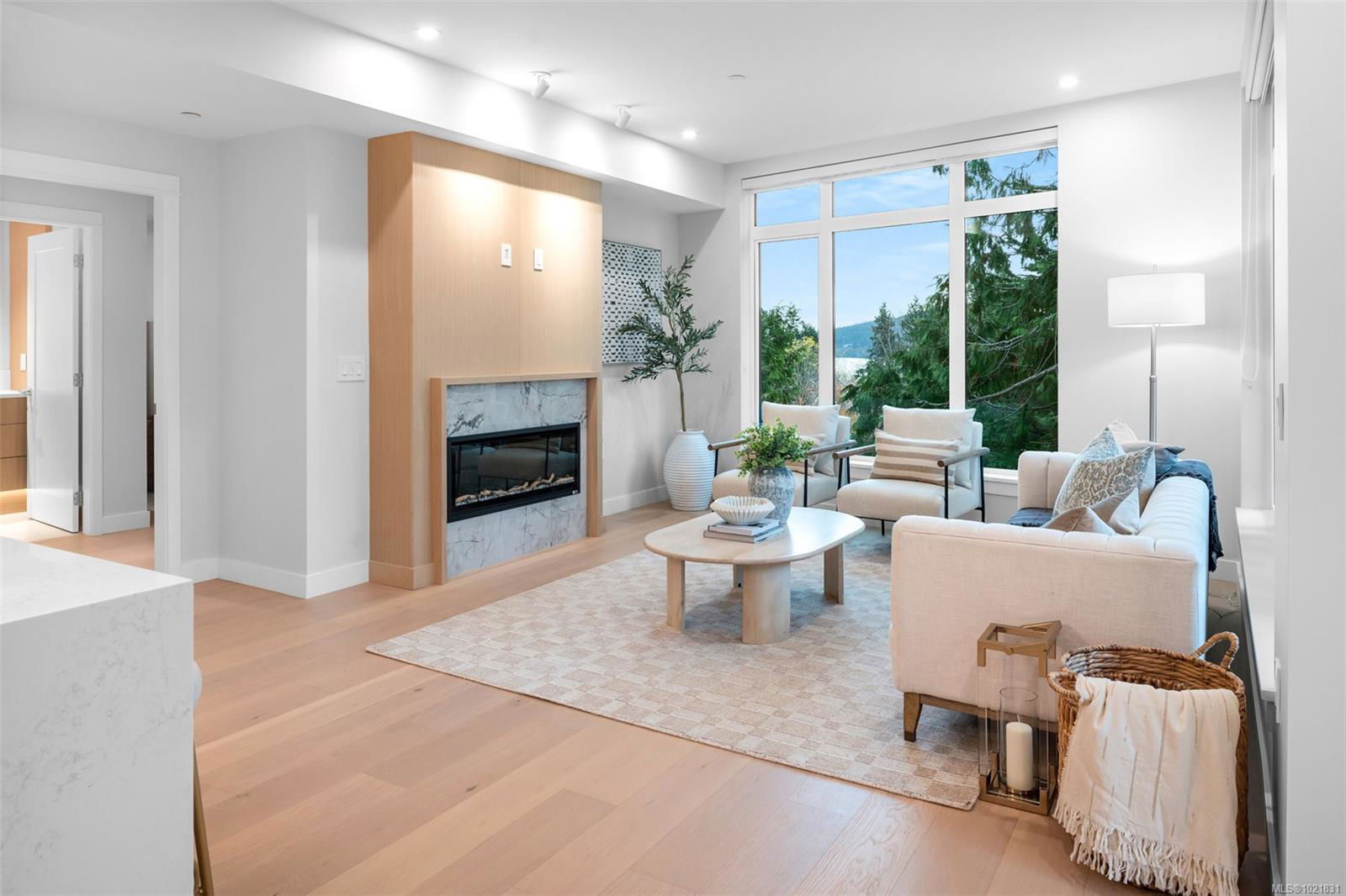 5229 Cordova Bay Rd Unit #206, Saanich, V8Y 2L1