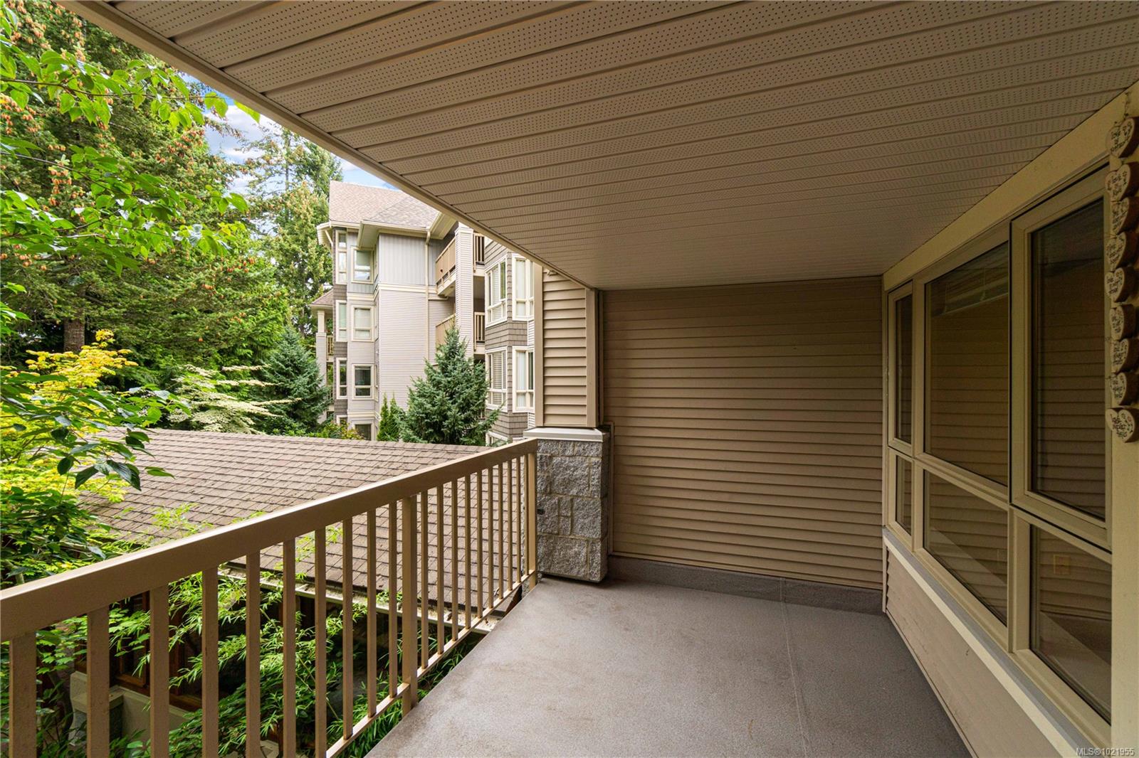 5670 Edgewater Lane Unit #202, Nanaimo, V9T 6K1
