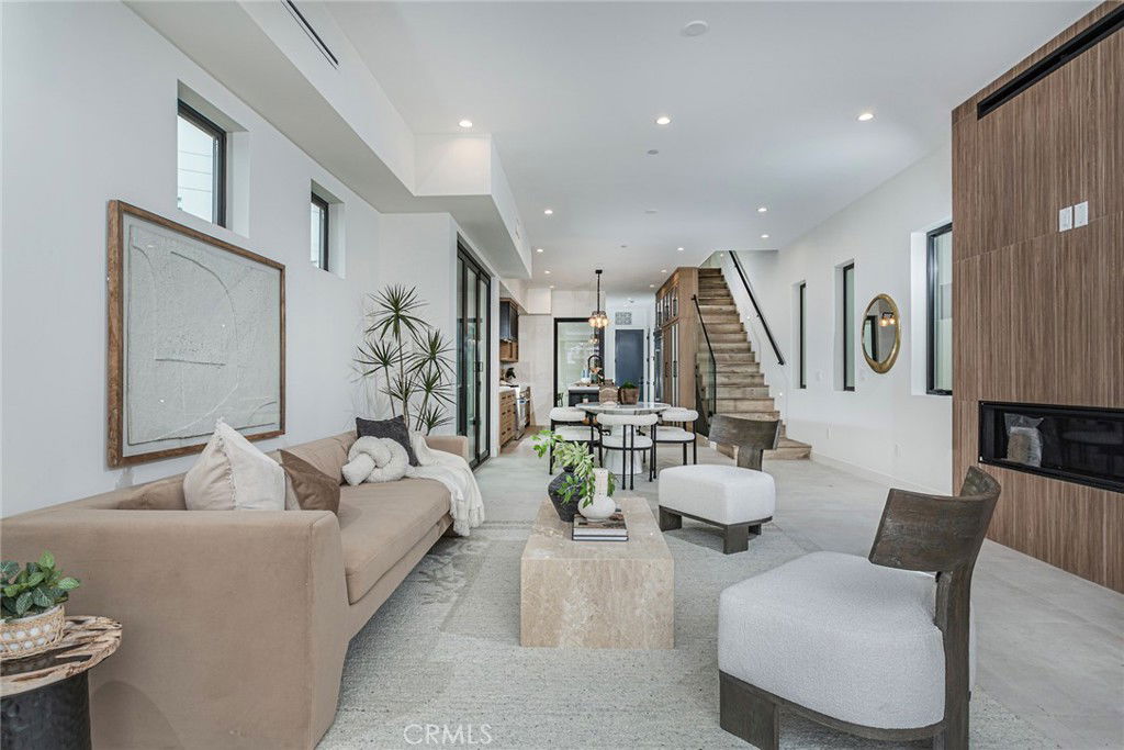 328 3rd, Huntington Beach, 92648