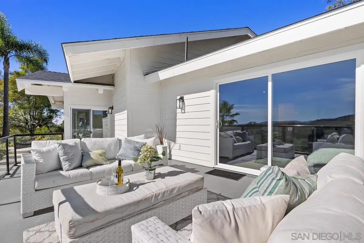 1112 Starview Dr, Vista 92084 San Diego County