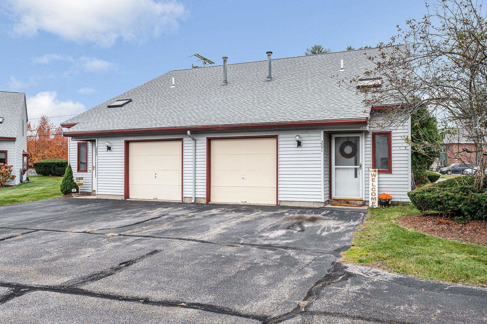 201 Millwright Dr, Nashua, 03063