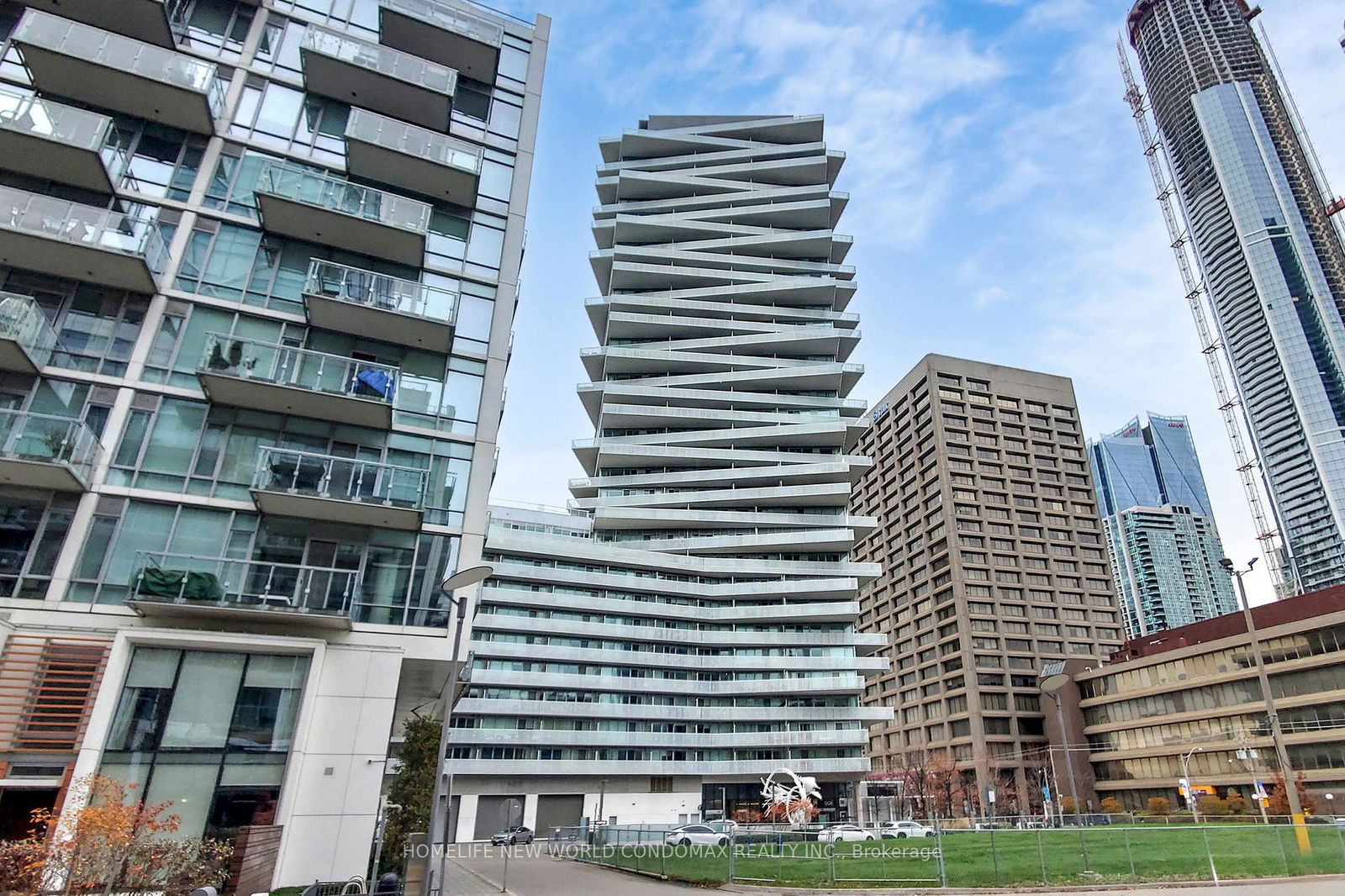 View 15 Queens Quay E Unit 1601, Toronto | MLS# C12685308 | Waterfront ...