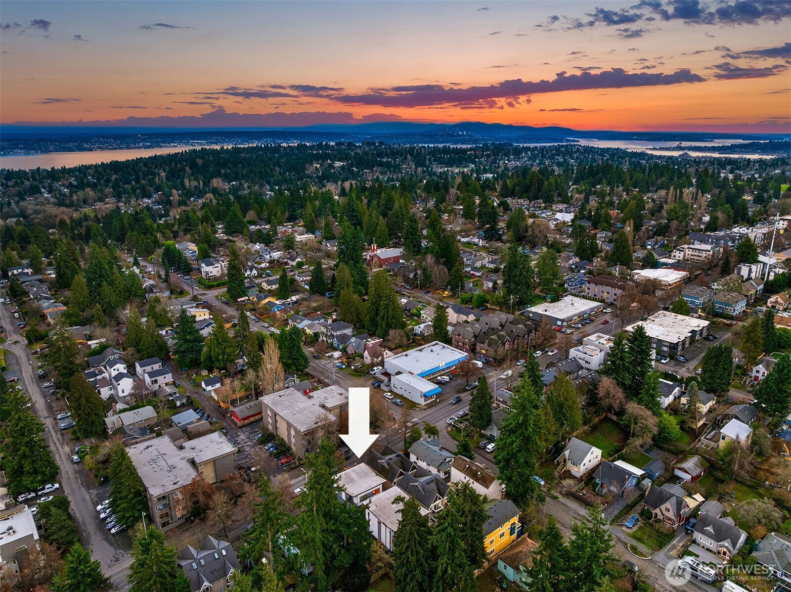 9709 Roosevelt Way NE Unit #A, Seattle | MLS# 2468901 | Skyline ...