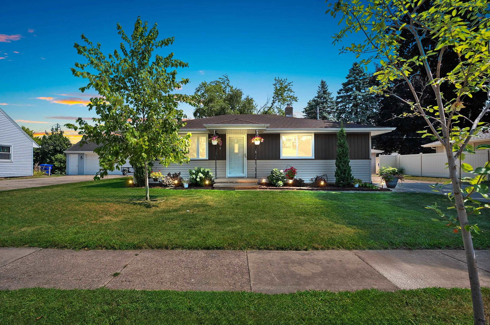 2630 N OWAISSA Street, Appleton, WI 54911, 54911