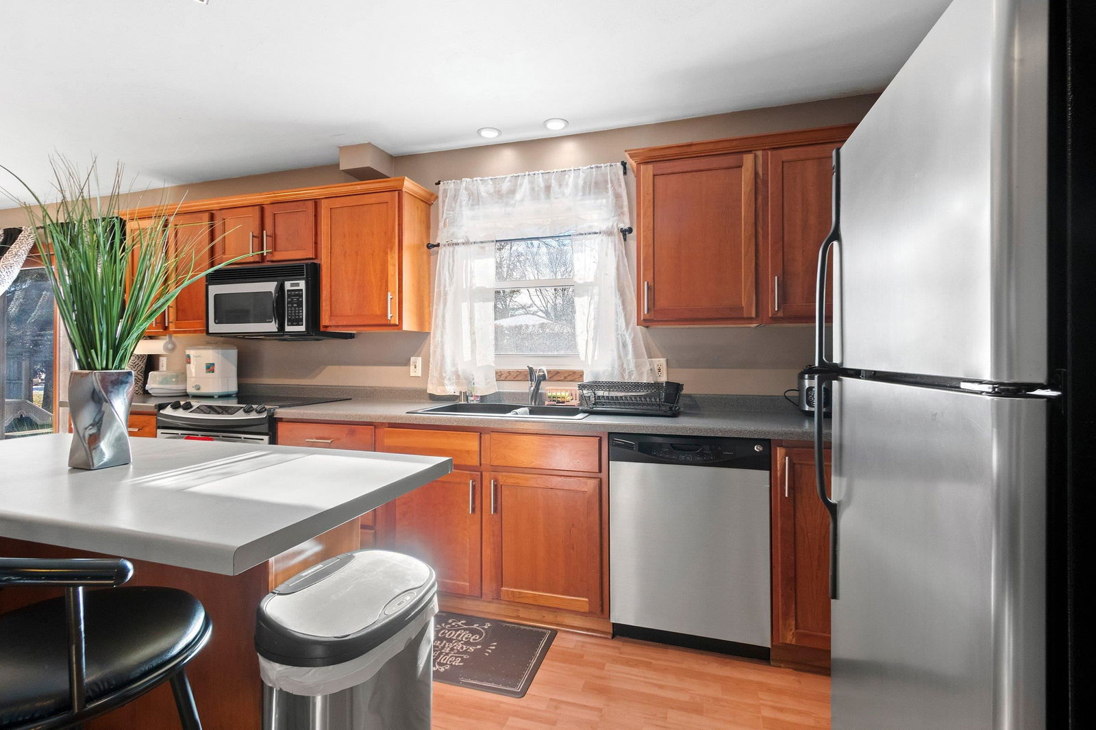 2203 E COLLEGE Avenue, Appleton, WI 54915, 54915