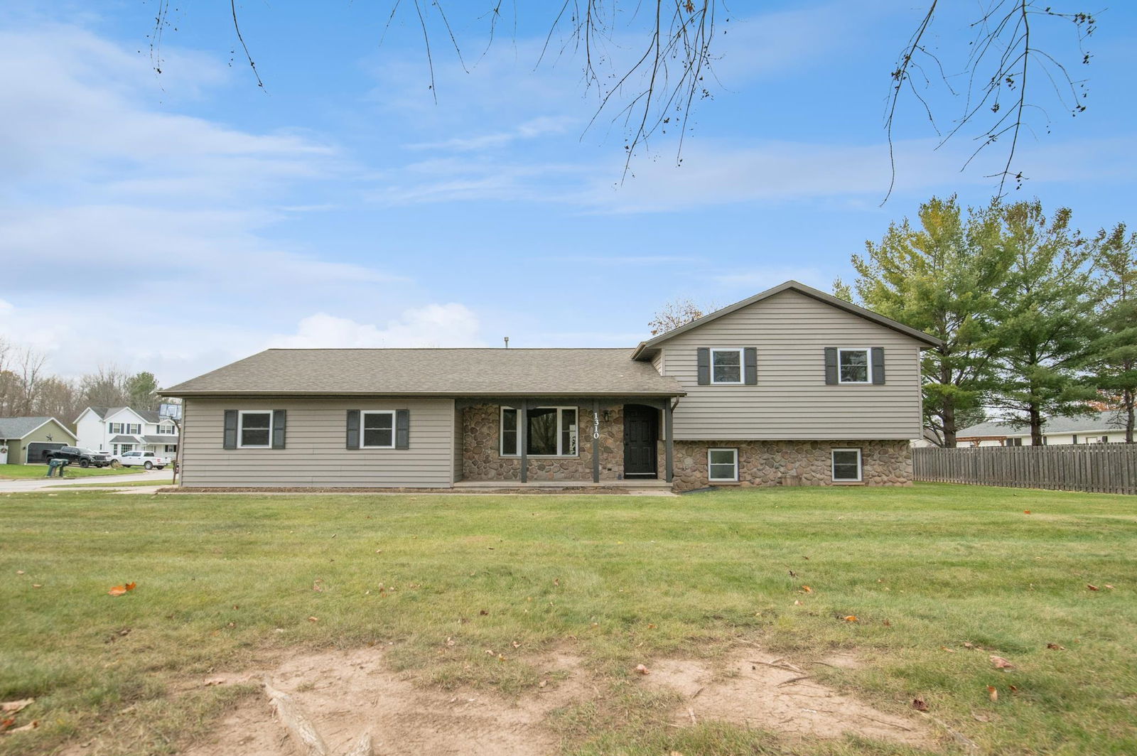 1310 SANDSTONE Place, Green Bay, WI 54313, 54313